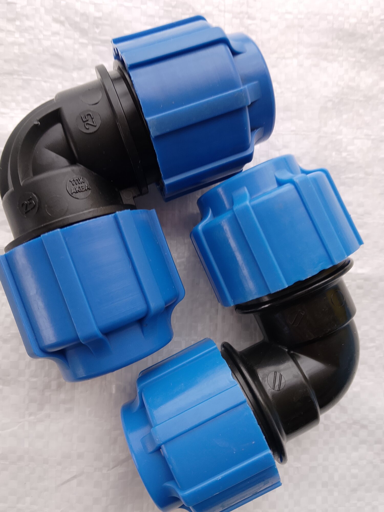 Уголок для труб ПНД Ø 25 на 90 ° ТПК аква в комплекте 2 штуки.