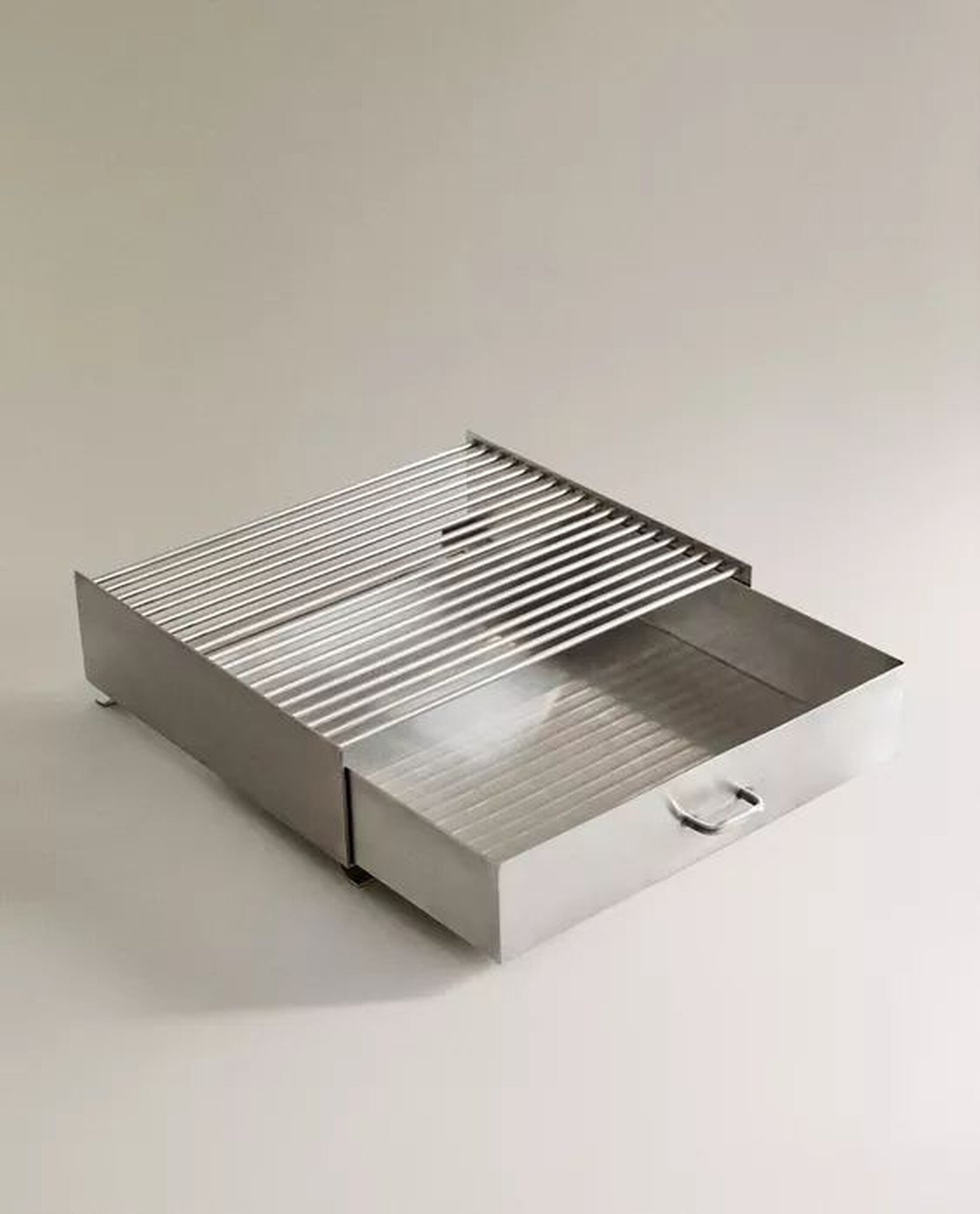 Каминная подставка ZARA HOME 3309/043/808, нержавеющая сталь, с выдвижным ящиком