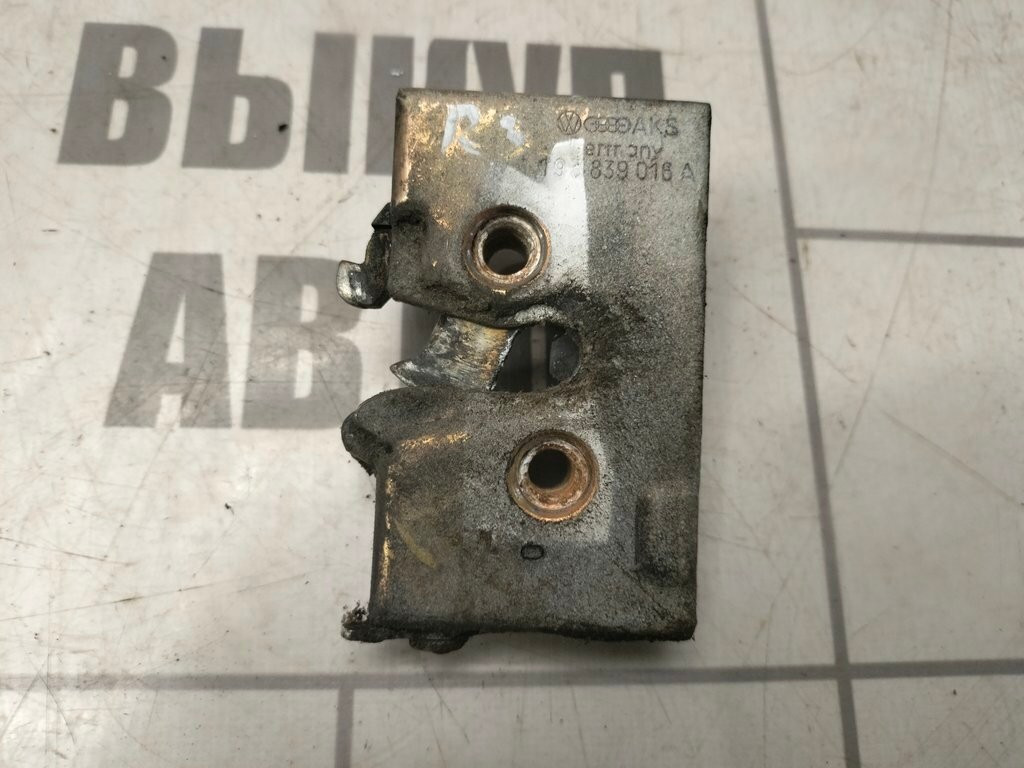 Замок двери задней правой VW Golf 2 Jetta 2 83-92