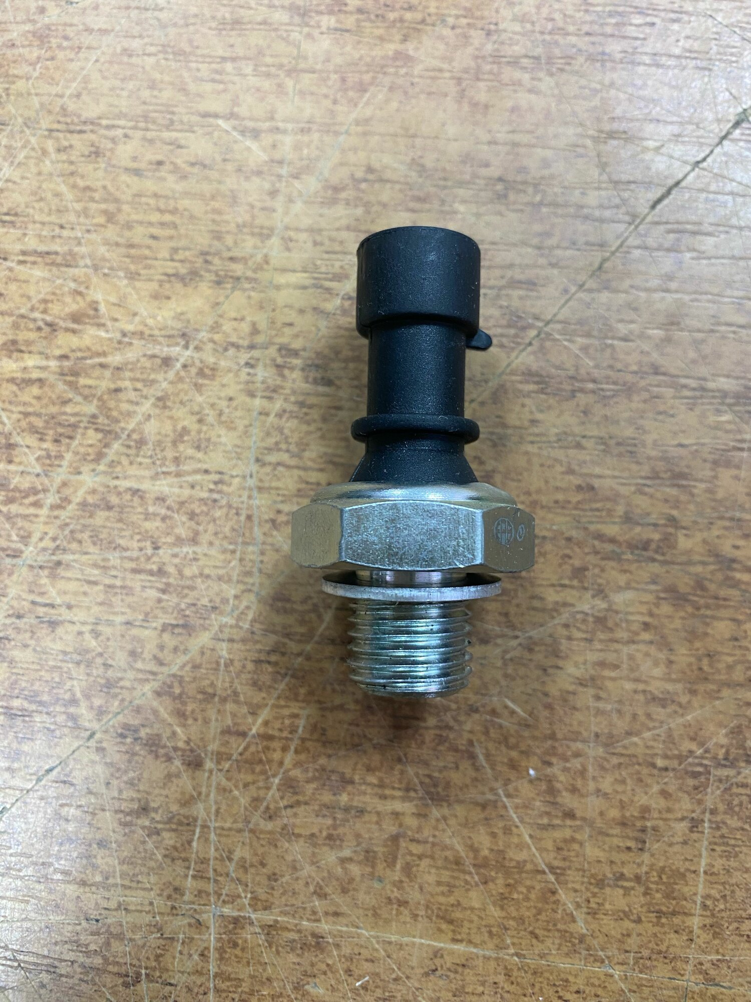 Датчик давления масла chevrolet Aveo cruze, opel astra h