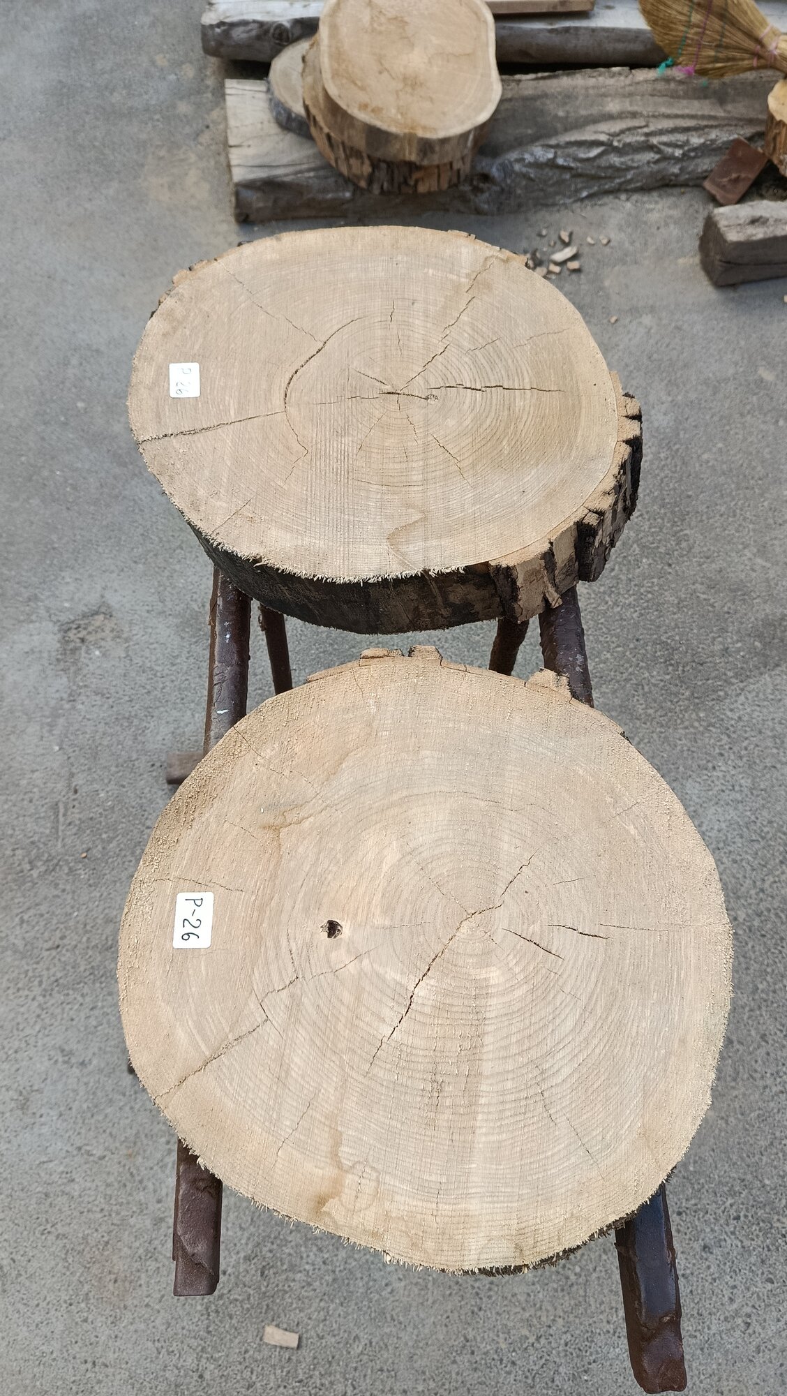 Спил из карагача, комплект из 2-ух штук ,34х32х5см,34х31х7см (Р26) высушенный не фрезерован