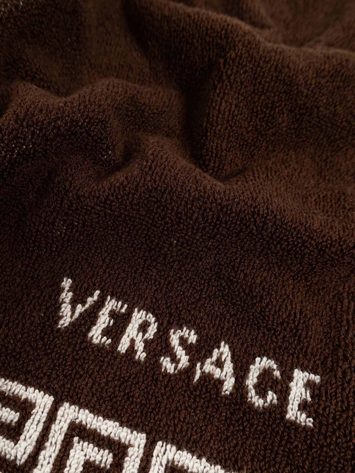 Халат Versace Geometric-border bath towel, размер OneSize, коричневый — фото 1