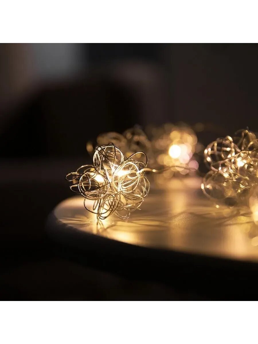 Элегантная серебристая гирлянда с снежками и LED
