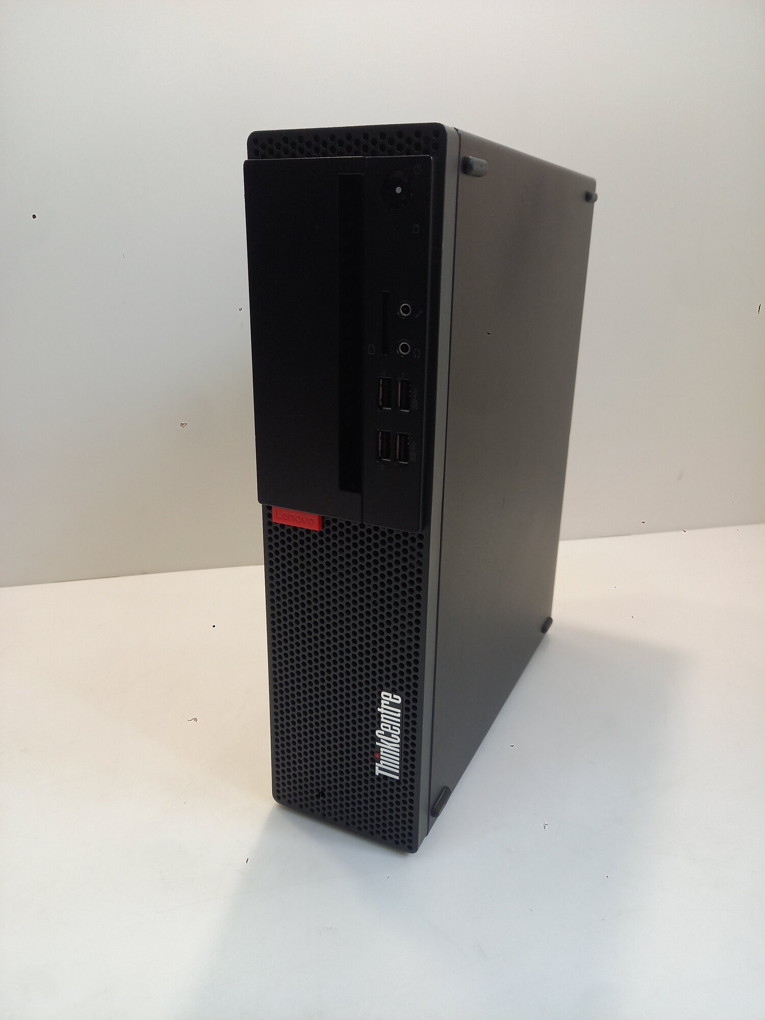 Компьютер Lenovo M710s Intel Core i3-6100 3.7GHz/2core/RAM 8Gb/SSD 240Gb/ Intel HD/300W WIN 10