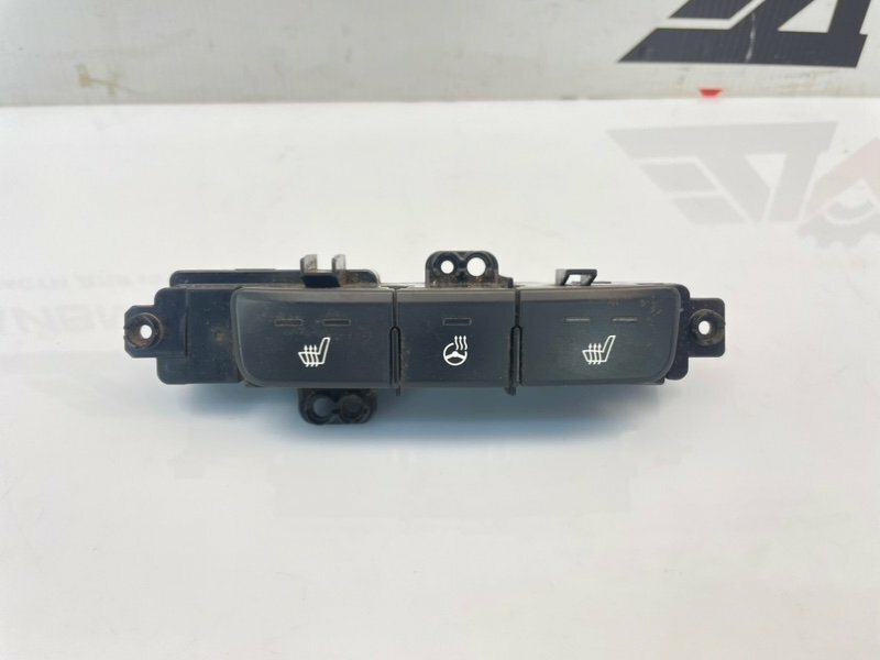 Б/У кнопка обогрева сидений Kia Rio 2018 FB G4FG nкнопки обогрева передних седений и руля 65591 Hyundai-KIA арт. 93300H0200WK