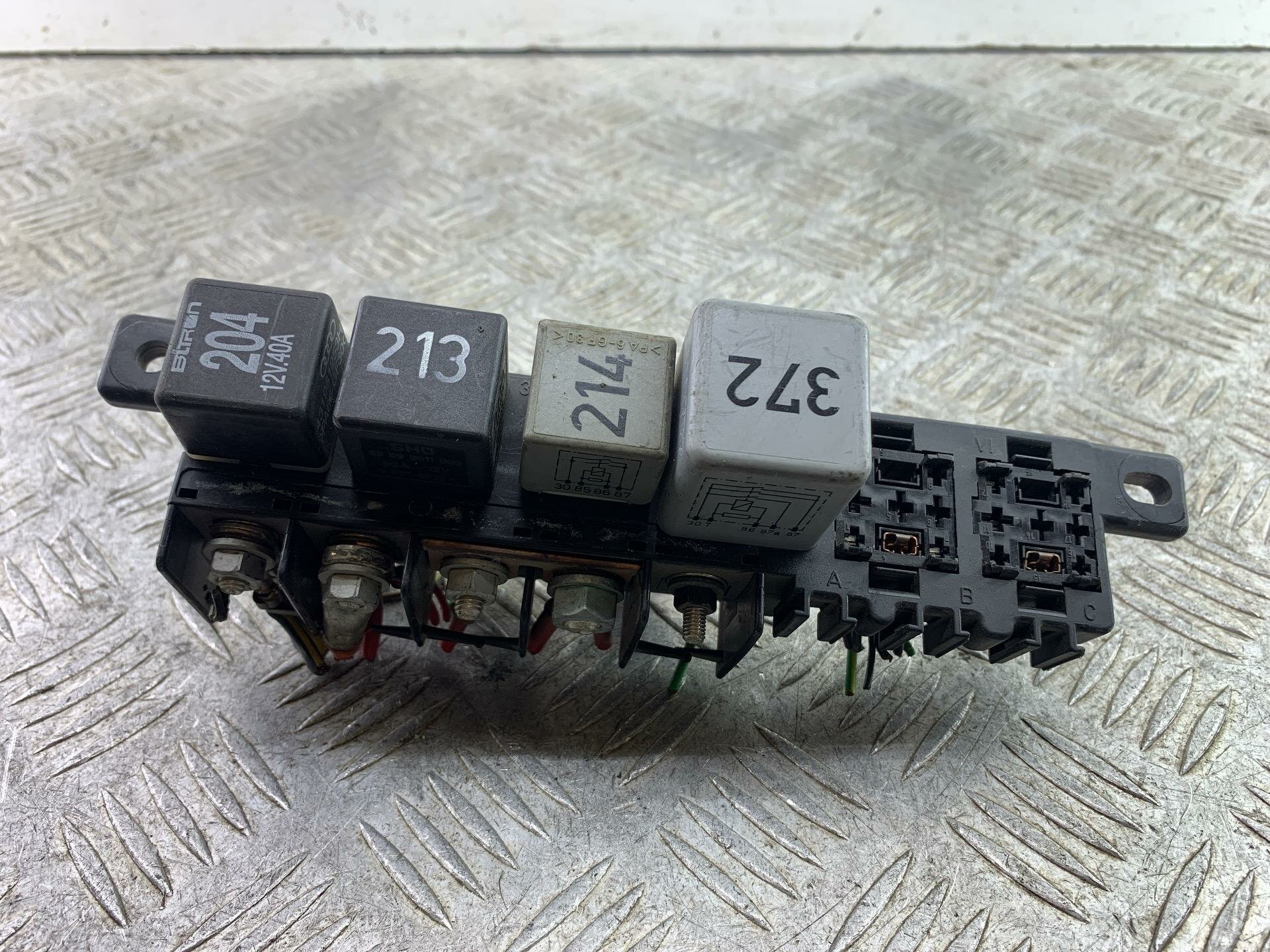 Блок реле Volkswagen Passat B5 (1996 - 2001) 8L0941822A