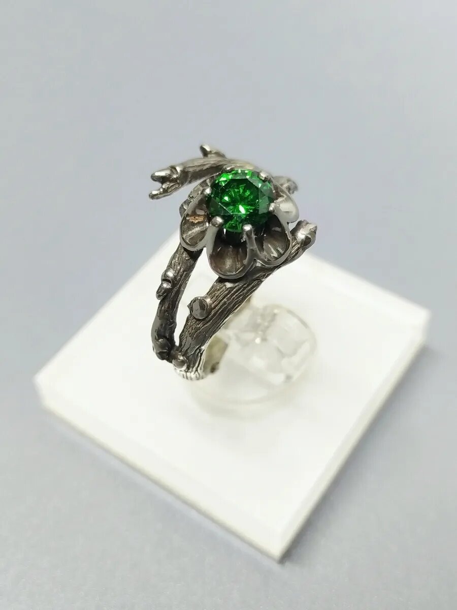 Кольцо, фианит