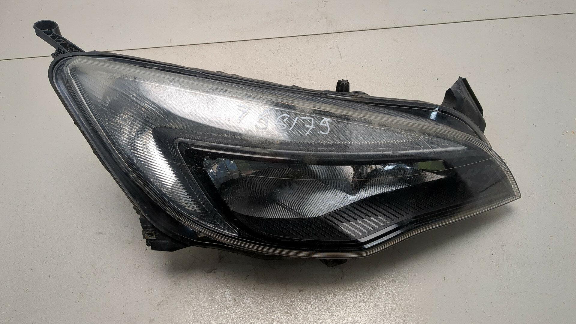 Фара (передняя) правая Opel Astra J Б/У