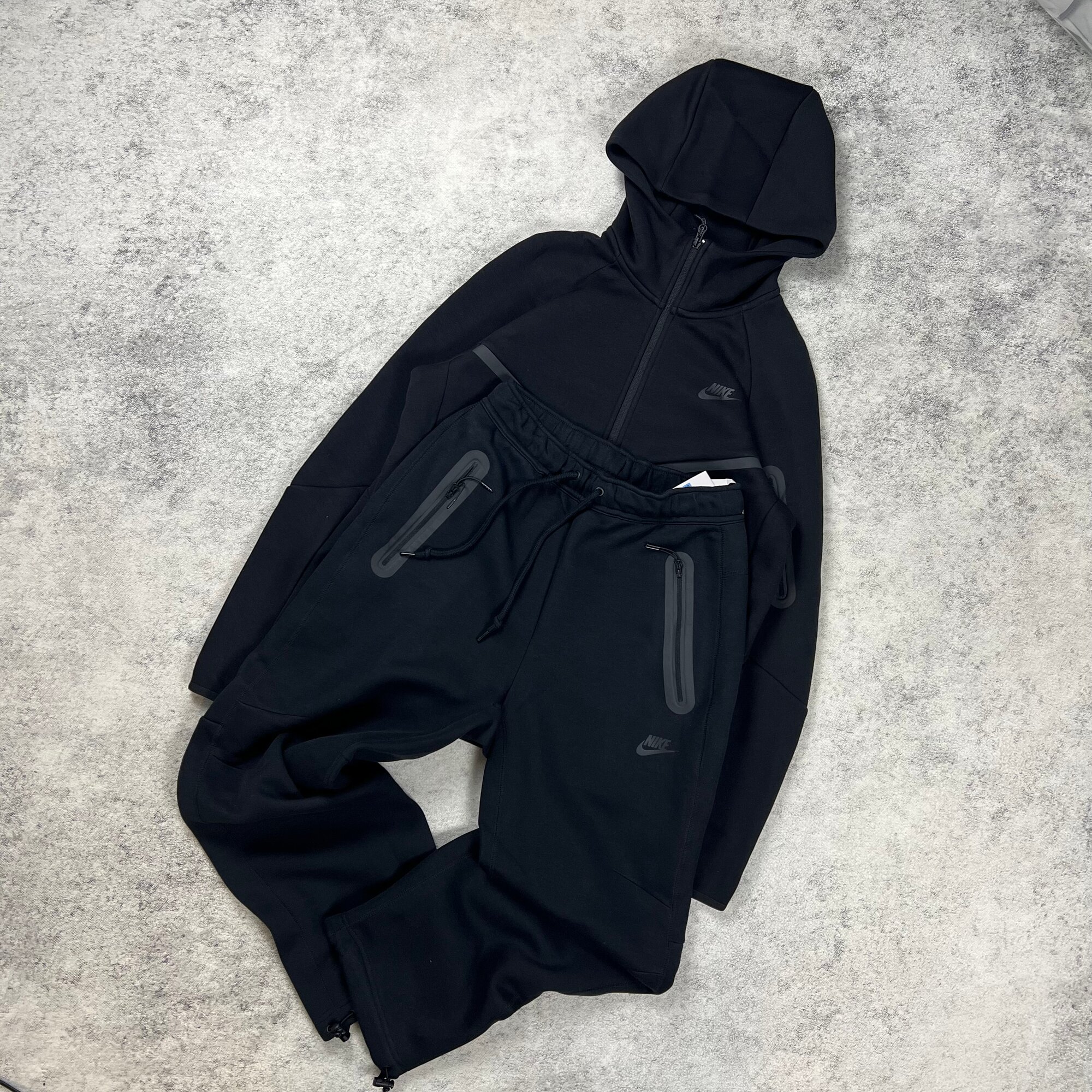 Костюм спортивный tech