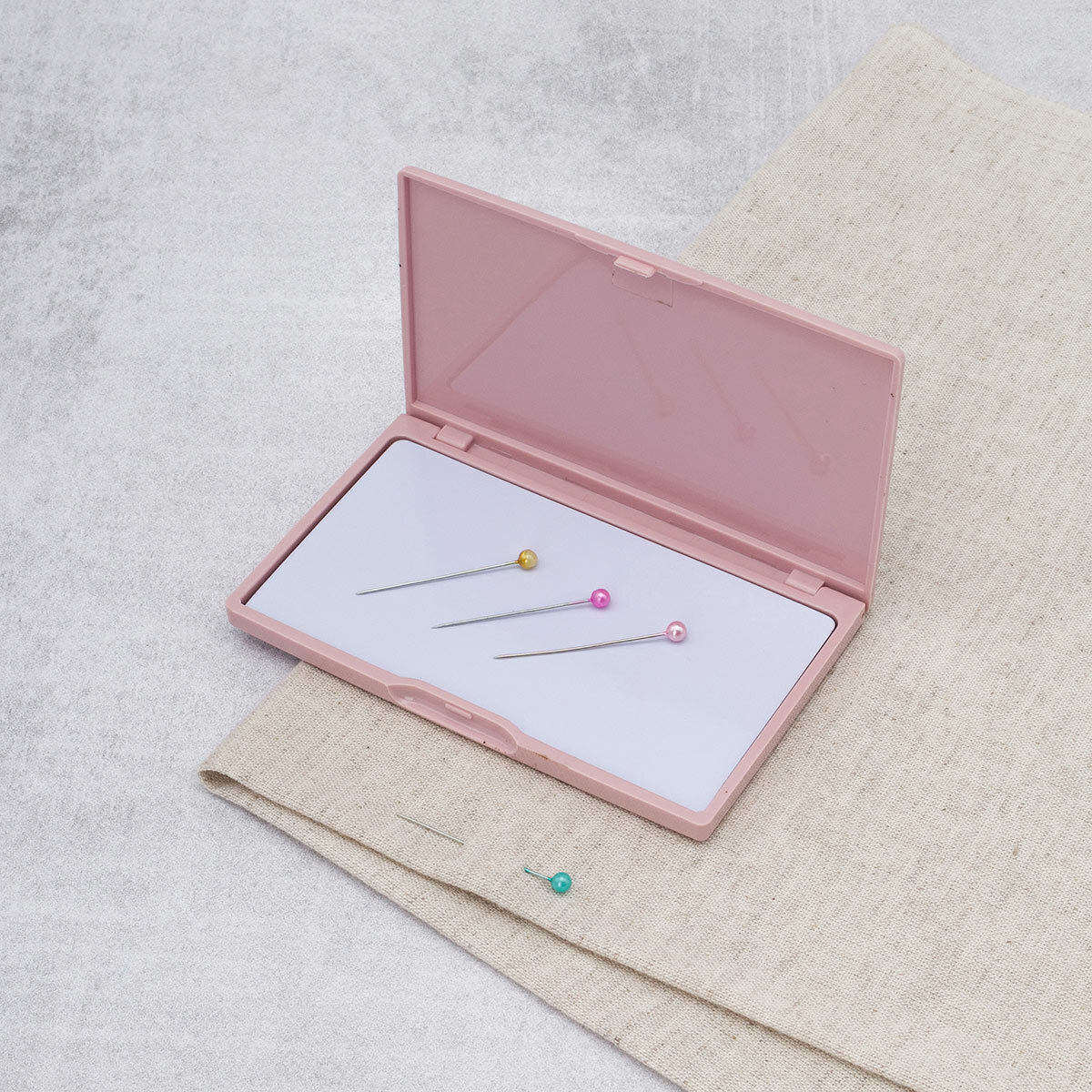 Игольница магнитная прямоугольная 4AL-057, размер 11 х 6.8 см, цвет бледно-розовый