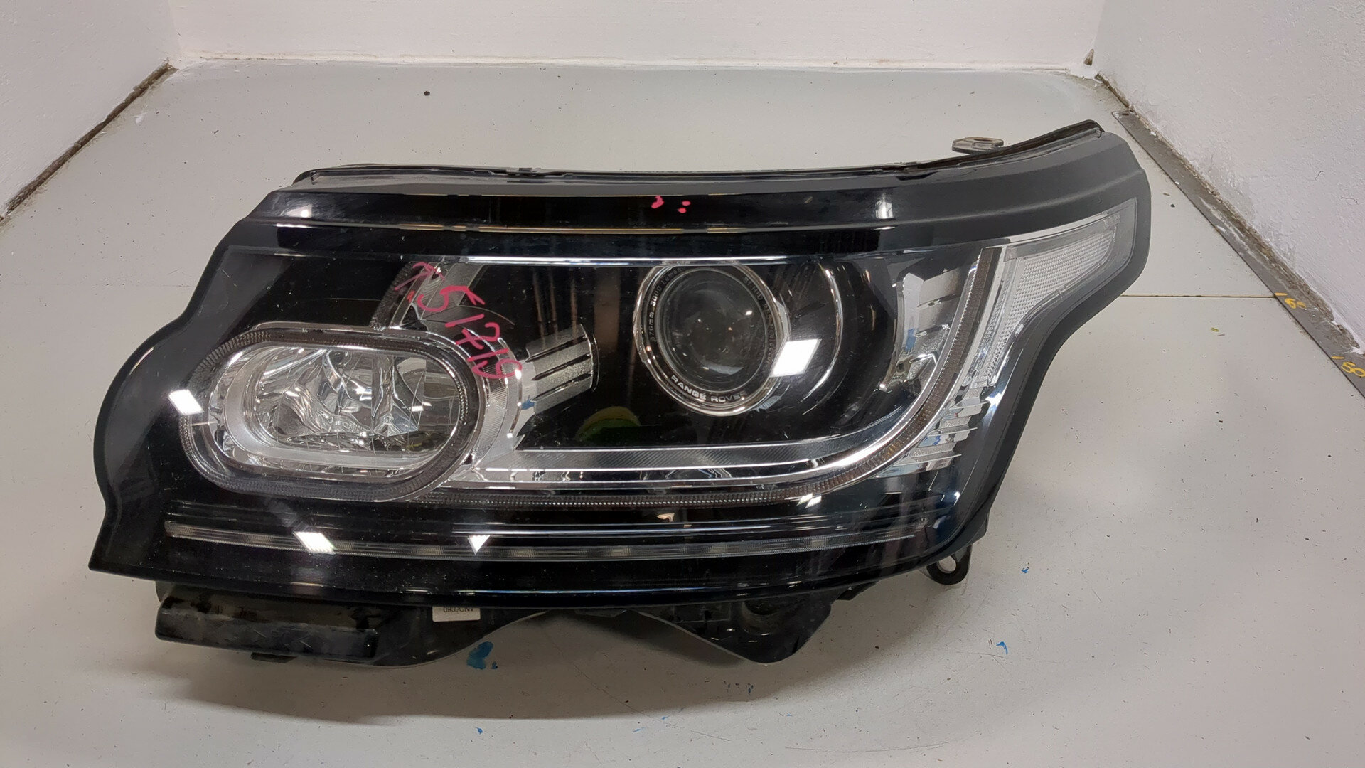 Фара (передняя) левая Land Rover Range Rover 4 Б/У