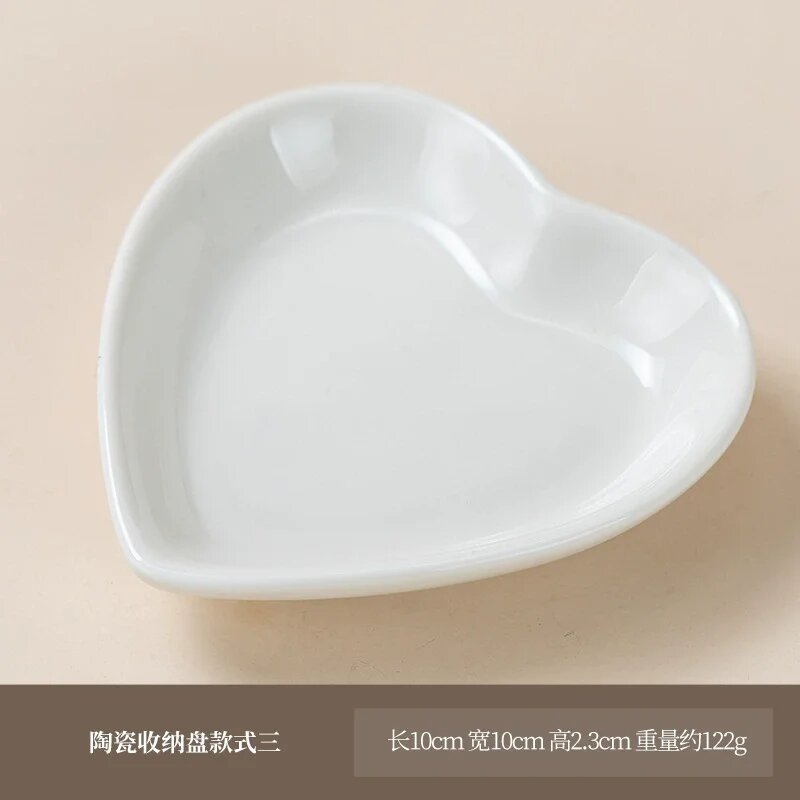 Керамическая тарелка в форме сердца 3