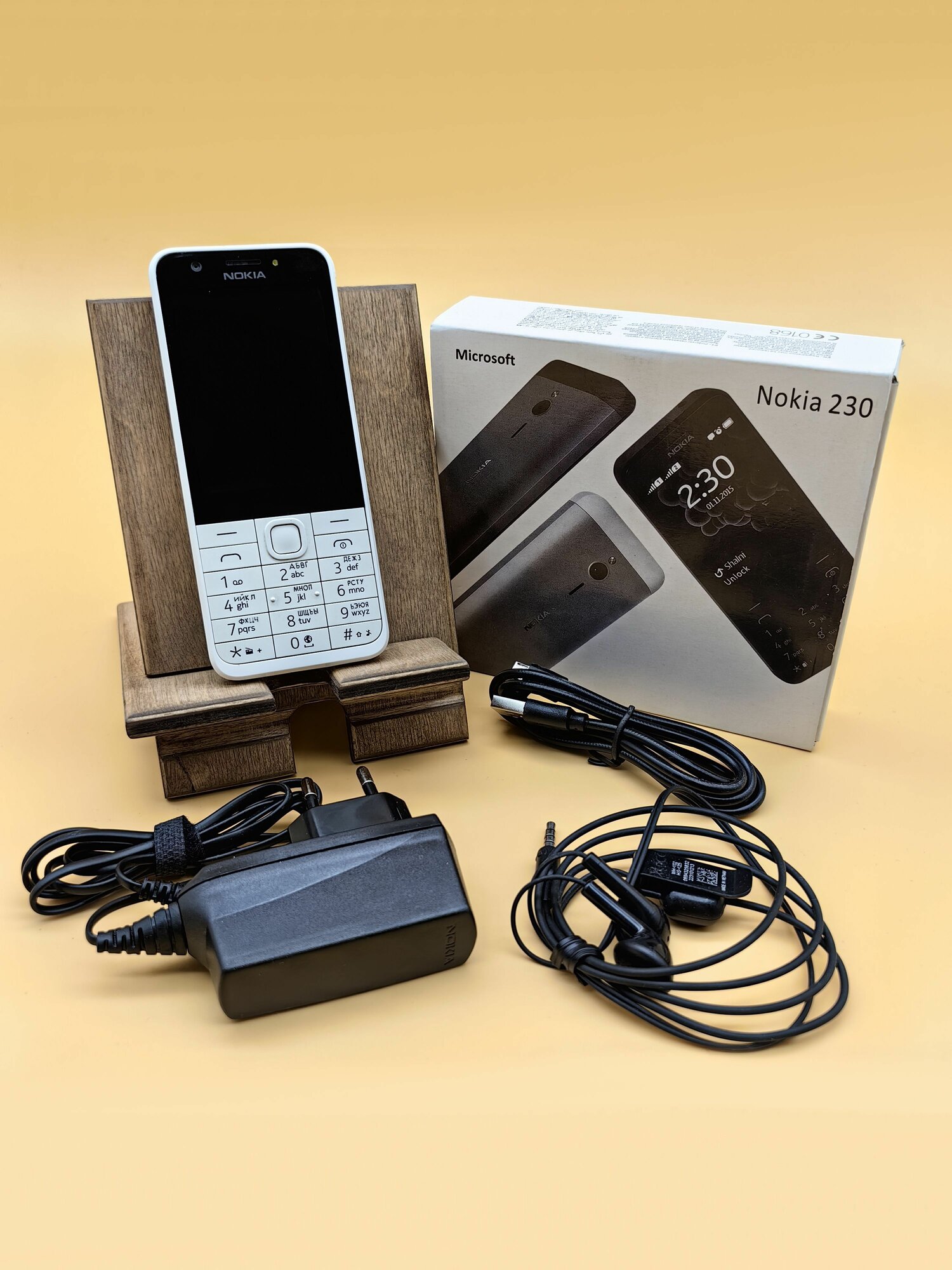 Мобильный кнопочный телефон Nokia 230 Dual Sim, Белый