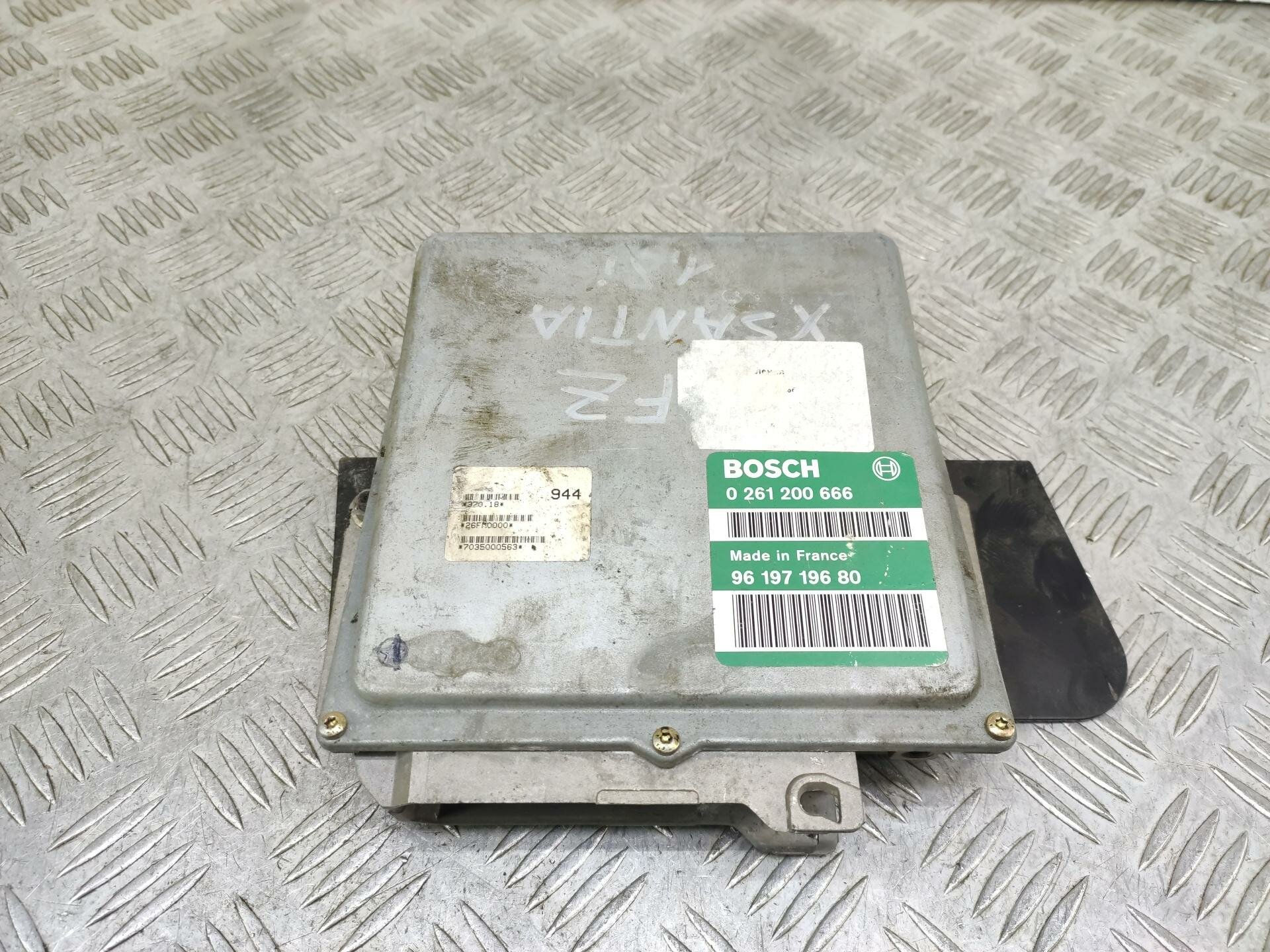 Блок управления двигателем Citroen Xantia 1998 0261200666