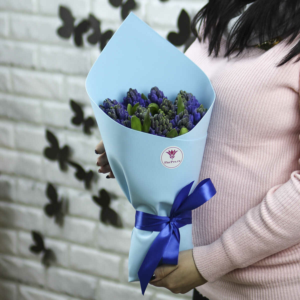 Букет живых цветов Flor-Pro Flowers из 11 синих гиацинтов в дизайнерской упаковке