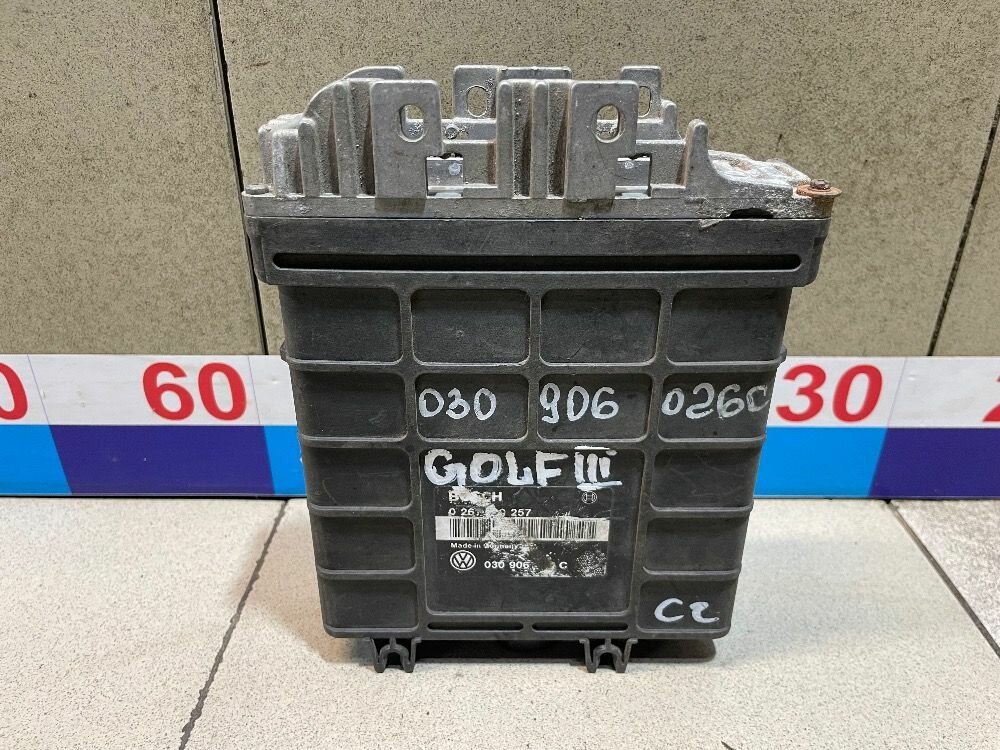 Блок управления двигателем VW Golf 3