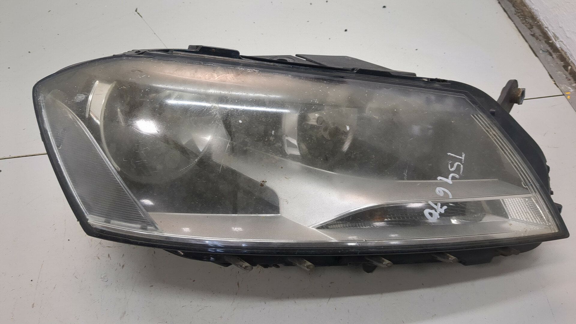 Фара (передняя) правая Volkswagen Passat 7 Европа Б/У