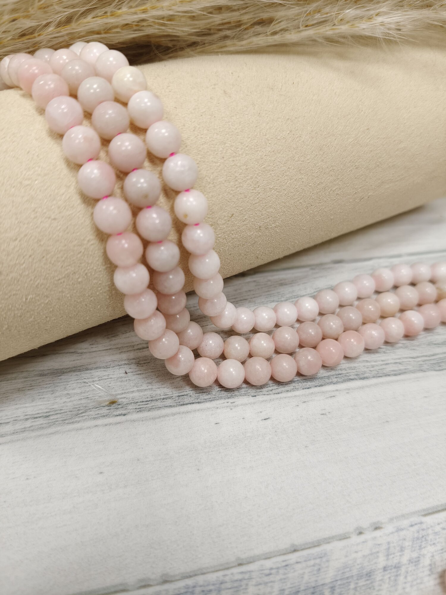 Бусины опал розовый А шар гладкий 6,3 мм (нить 19 см), Suntrim