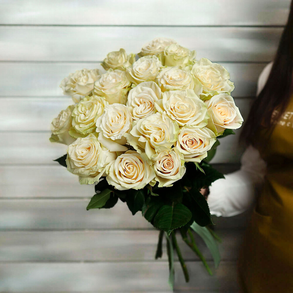 Монобукет Букет Маркет, 19 белых эквадорских роз, высота 50см, оформление под ленту