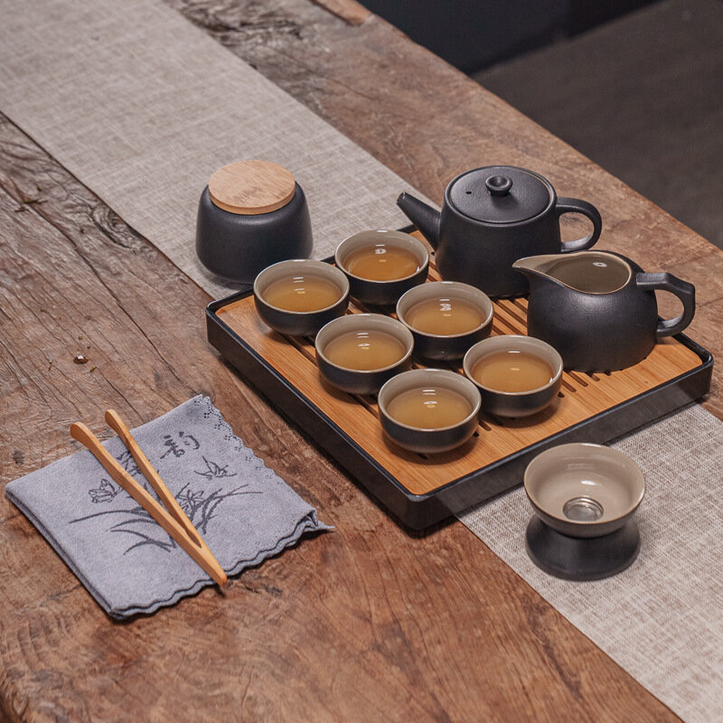 Чёрный керамический чайный сервиз для кунг-фу, полный комплект для дома и офиса, включает чайник, чайные чашки, простой гайвань, чайную банку и поднос для чая.