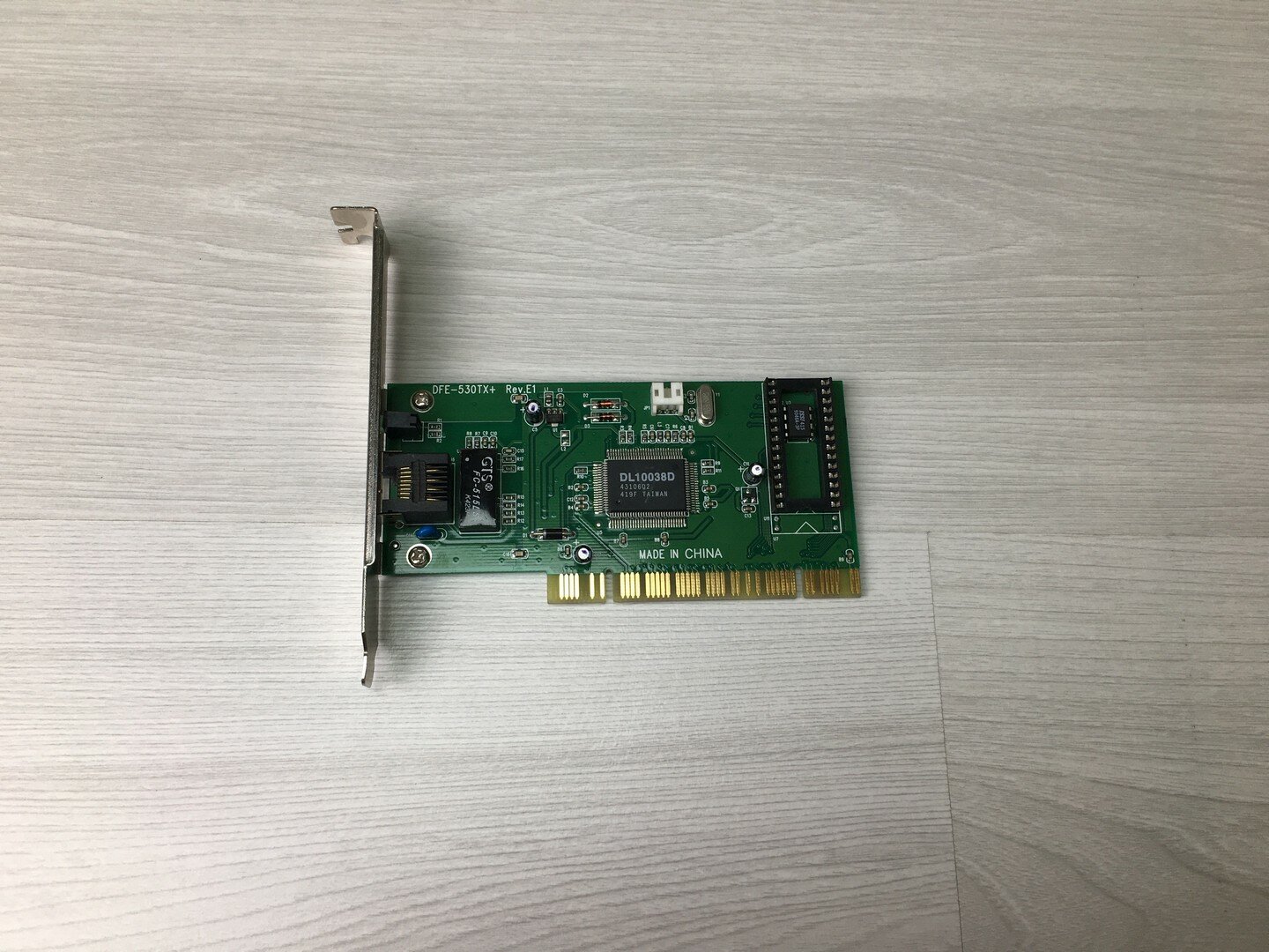 Сетевой адаптер D-Link DFE-530TX+ Rev.E1 10/100/Mb UTP PCI