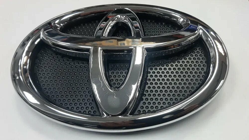 Эмблема Toyota Hilux 2015-2023 Toyota Fortuner 2015-2020 Toyota Land Cruiser 200 Toyota Land Cruiser 150 Prado