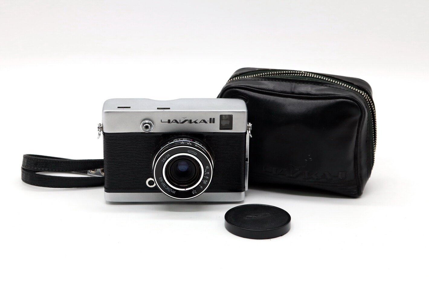 Советский полуформатный фотоаппарат Чайка 2 (1970)