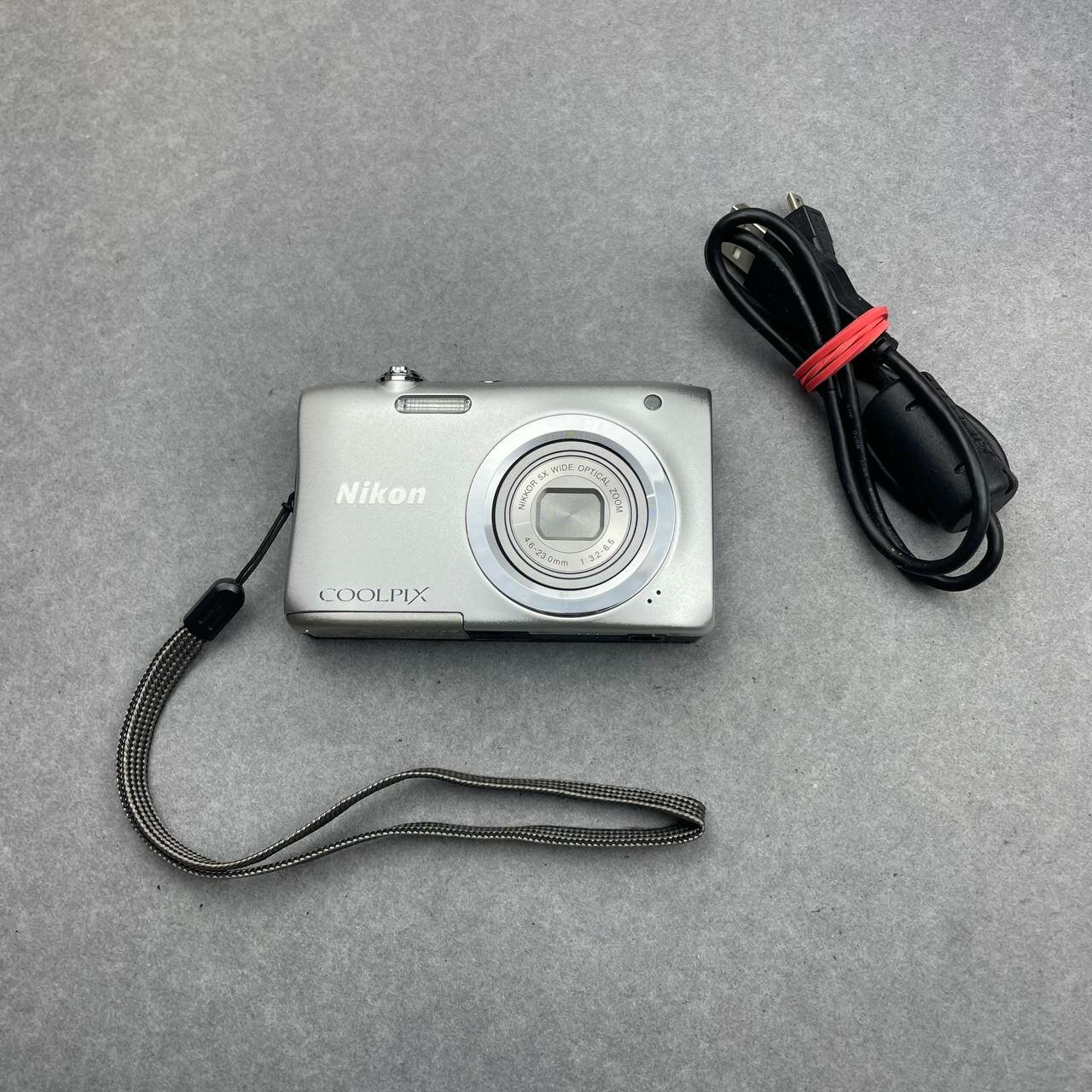 Цифровой компактный фотоаппарат Nikon Coolpix A100 (20.1 Мп), серебристый