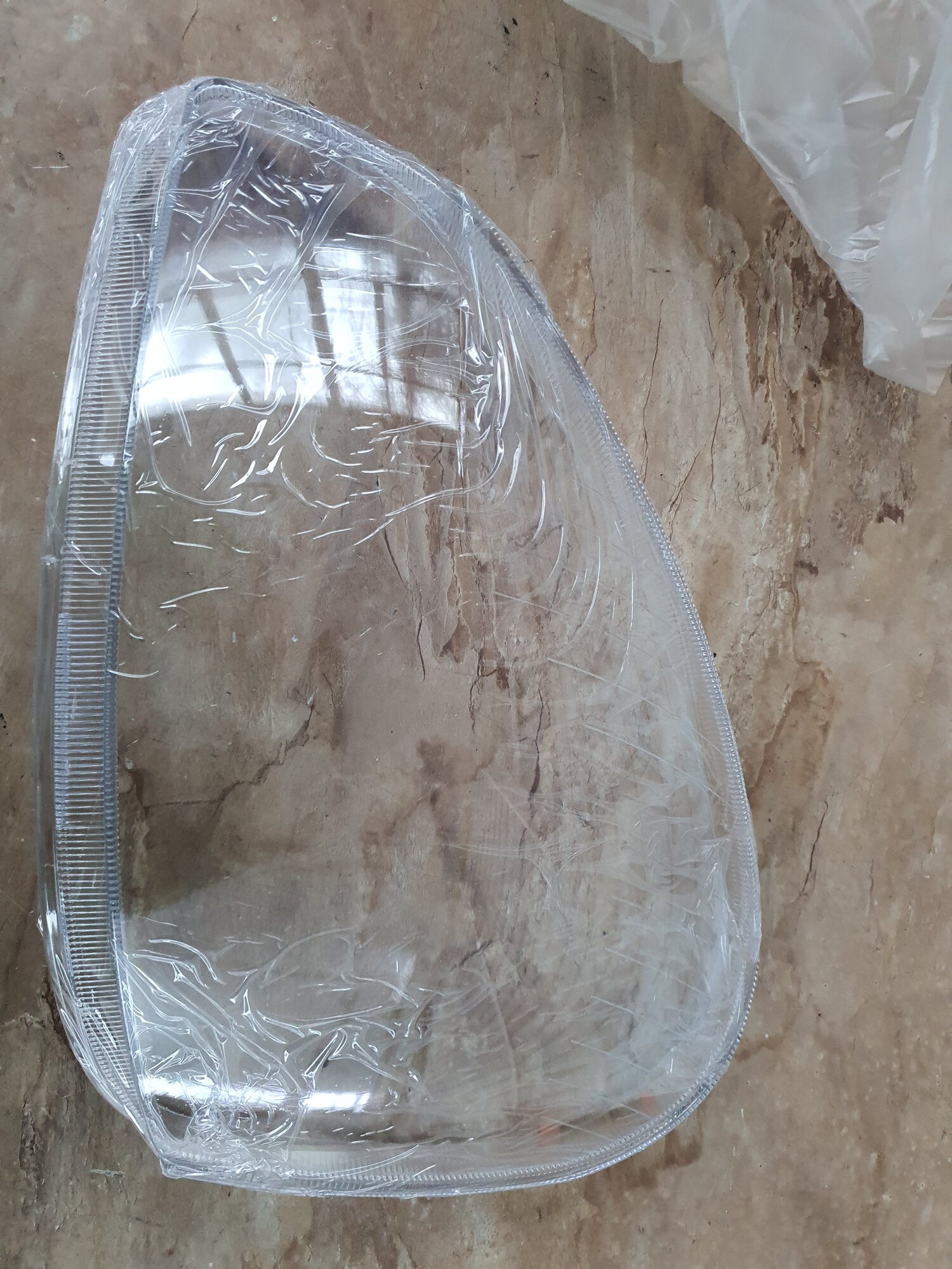 Стекло Фары Передней Ваз Приора 1 и 2 Левое (Пластик).