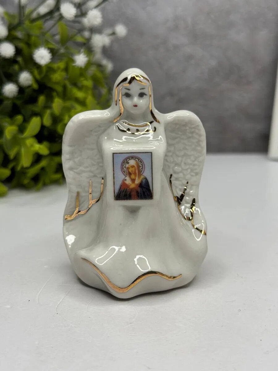 Декоративная фарфоровая фигурка Ангел с иконой Пресвятой Богородицы