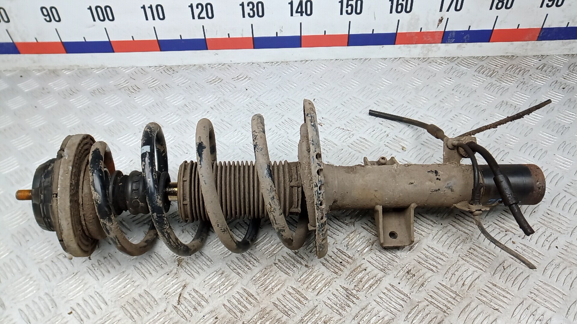 Стойка передняя левая VOLKSWAGEN TRANSPORTER T5