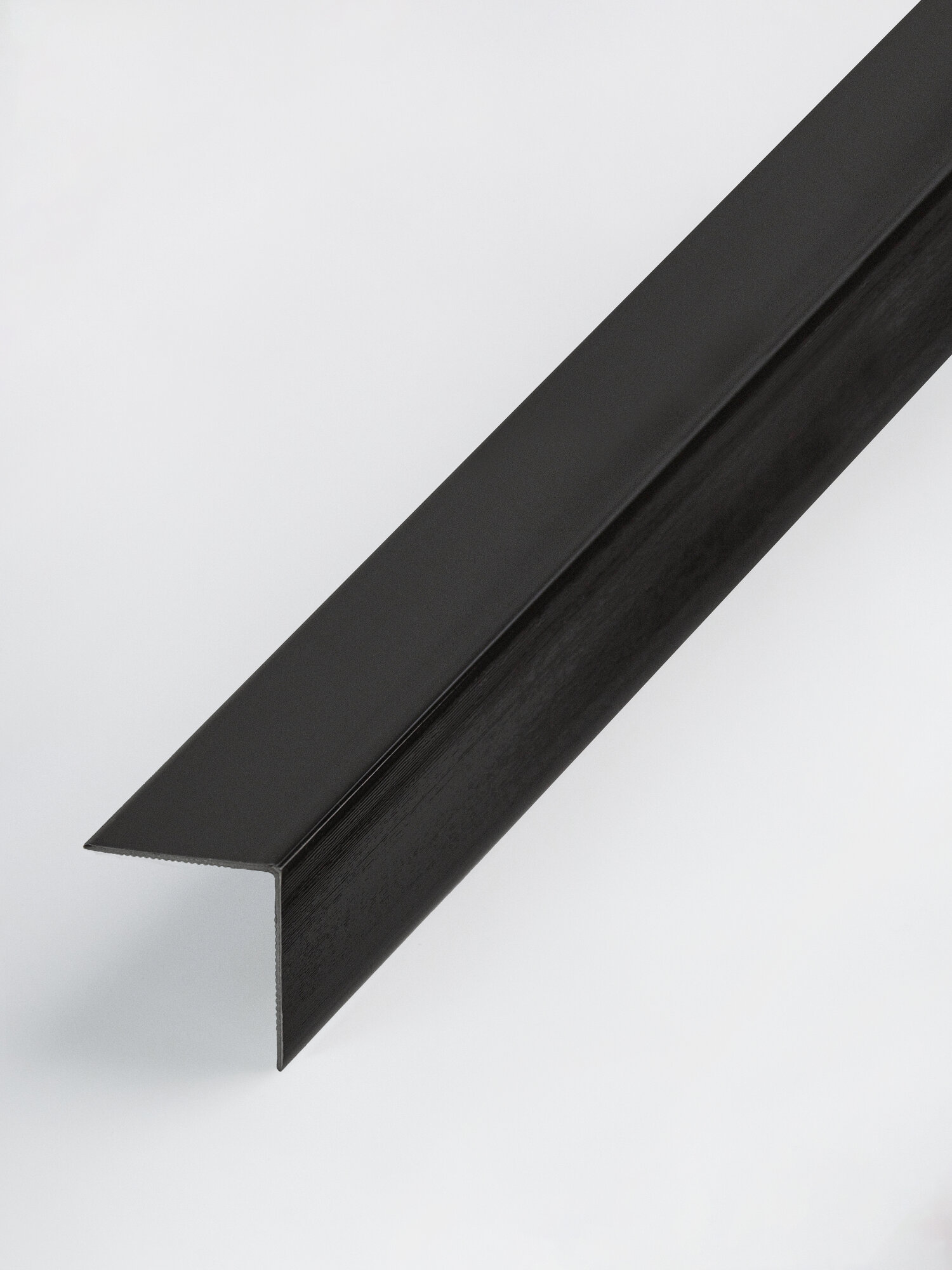 Уголок пластиковый 30х30 мм, длина 2,7 м, угол ПВХ для стен внешний Деконика, черный глянцевый 007-0