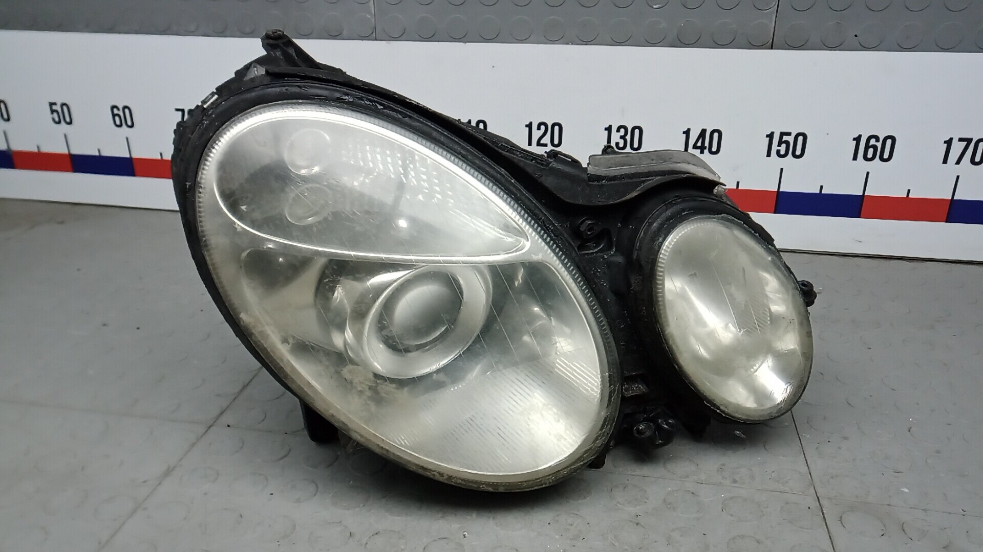 Фара правая MERCEDES BENZ E-CLASS W211