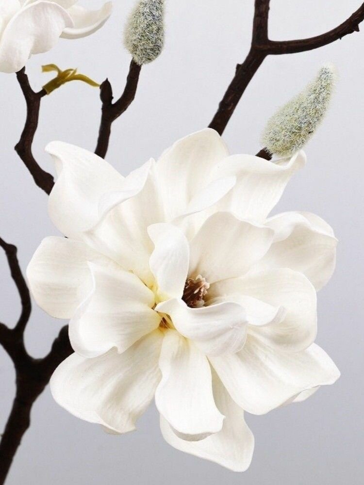 Искусственная ветка магнолии