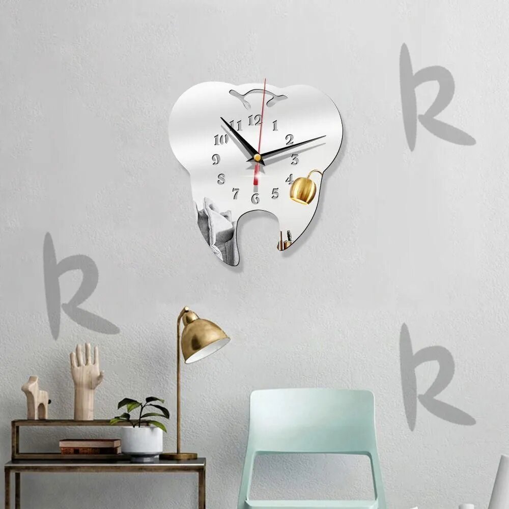 Настенные часы в виде зуба для стоматологического кабинета Золотистый акриловый материал Зеркало 26.5*25 см