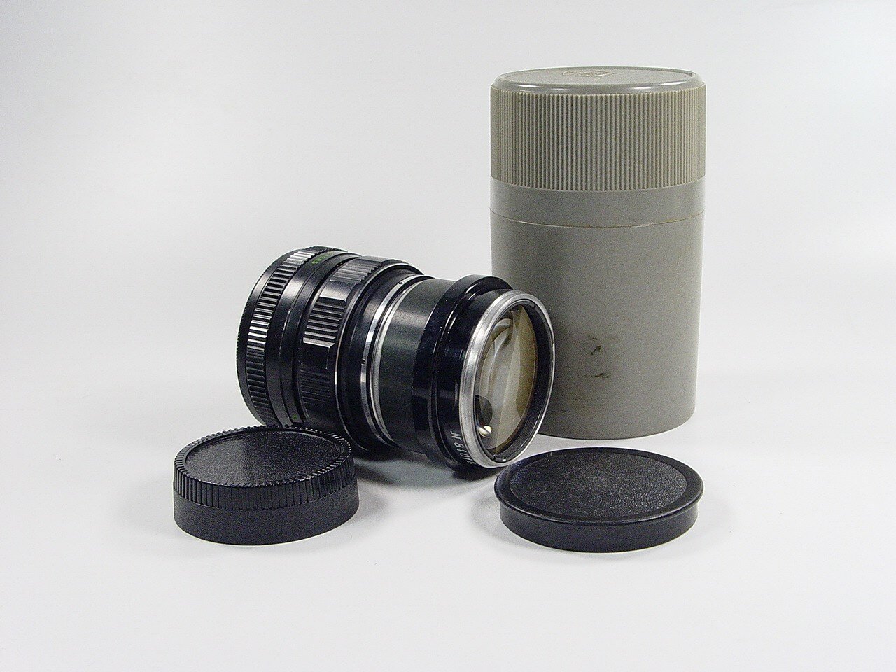 Объектив творческий. F-92 Гелиос 92 2/92мм Никон Nikon F. Крученое боке на полном кадре.