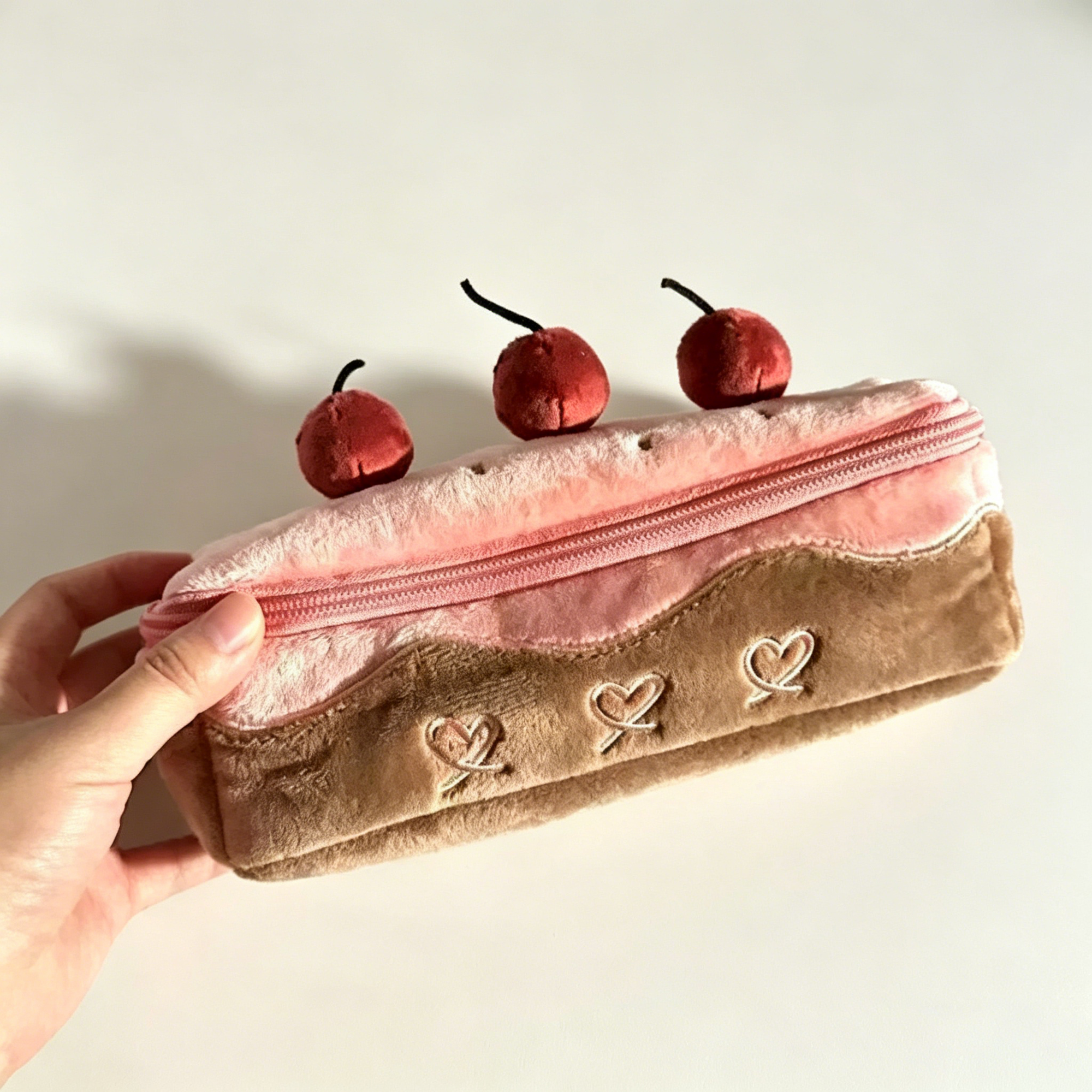 JESJELIU Плюшевая сумка для ручек в виде вишневого торта, Cherry Cake