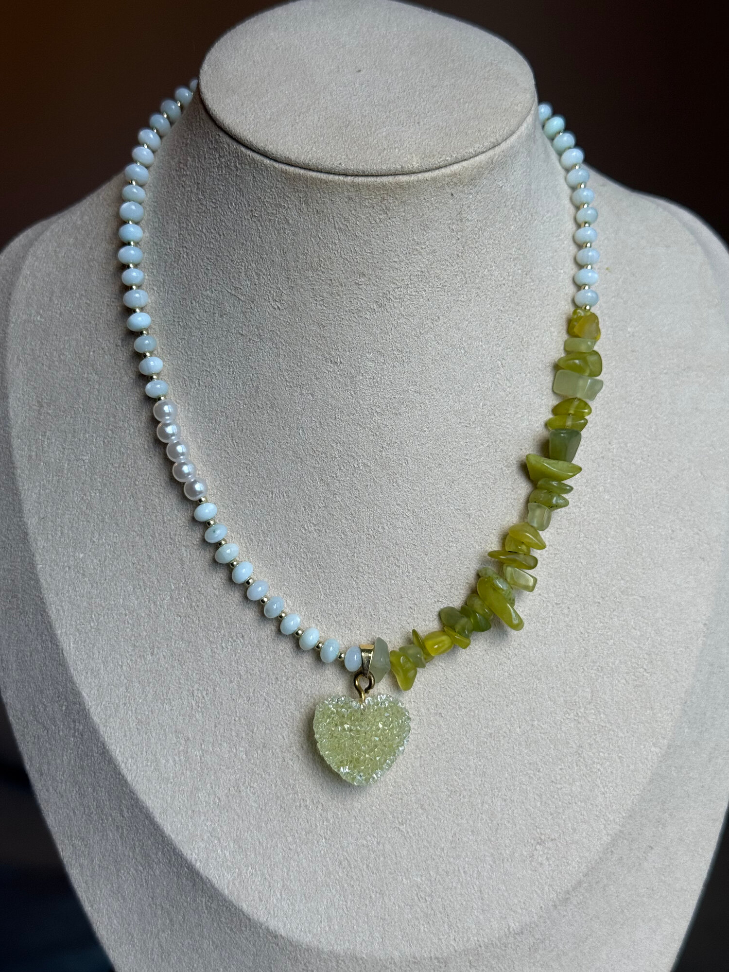 Колье, говлит, яшма