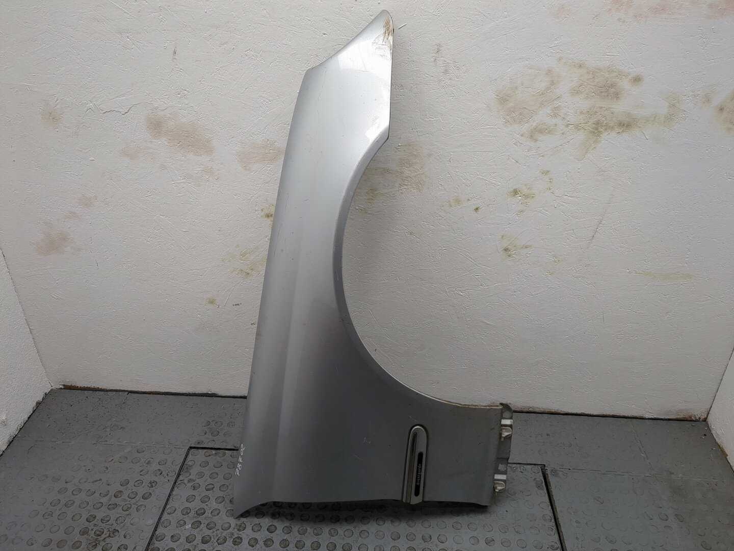 Крыло правое переднее Mercedes C W203 Б/У