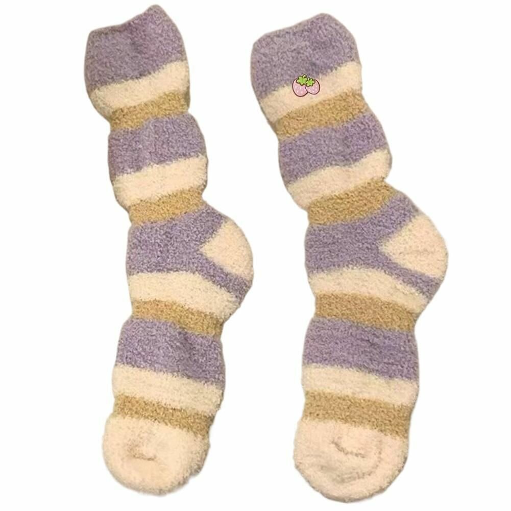 Домашние утепленные носки-следы с вышитой гусеницей