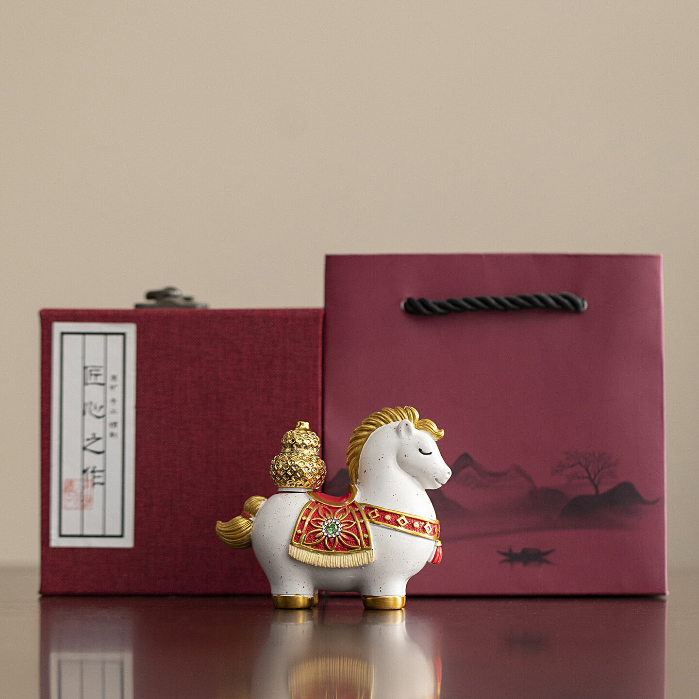 Сувениры и подарки на Новый год в честь Года Коня для компаний и предприятий, бизнес-мероприятий, ежегодных встреч, подарки для клиентов и сотрудников