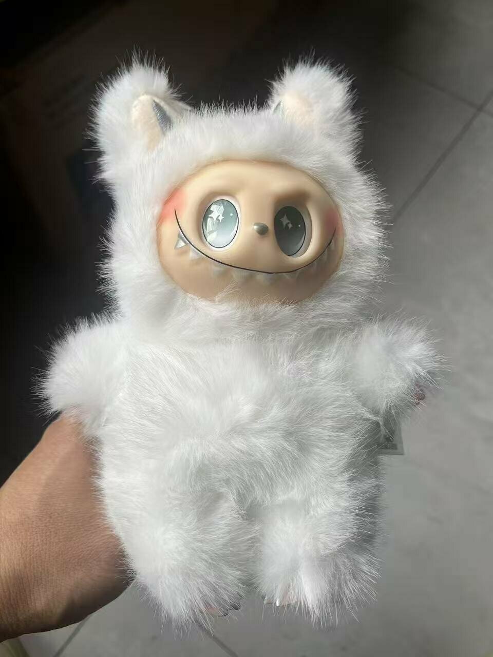 Мягкие игрушки, куклы, брелоки, модные украшения, подарки в закрытых коробках.