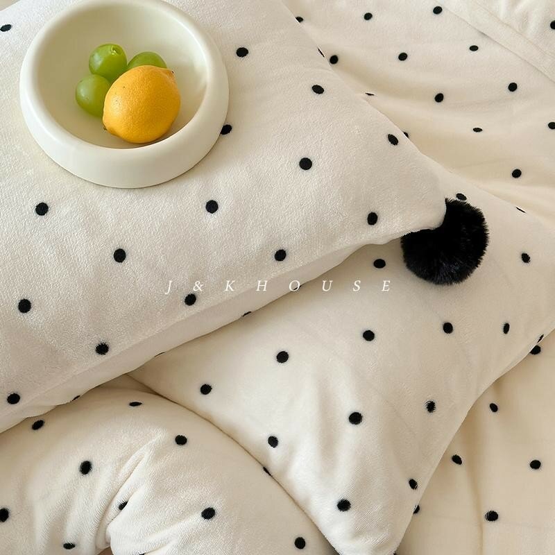 Осенне-зимний комплект постельного белья из молочного вельвета в горошек, четыре предмета, новинка 2024 года, теплый и
