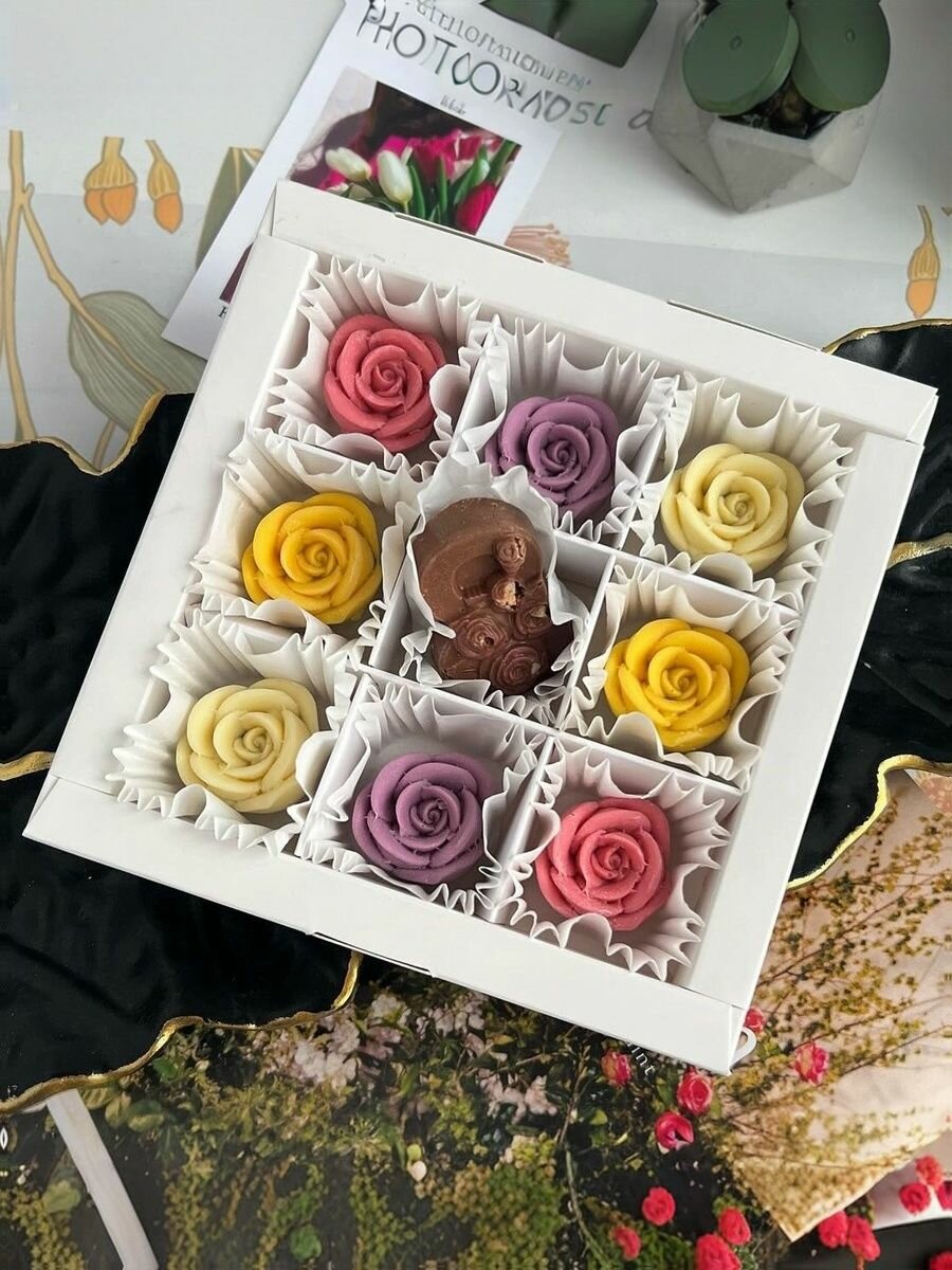 Сладкий подарок на 8 марта ТД НебыковА Шоколадные Розы в коробке