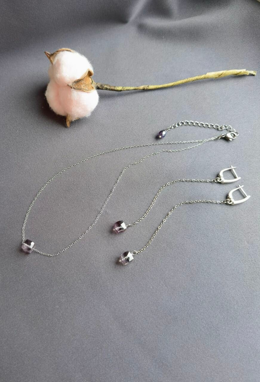 Комплект бижутерии: серьги, колье