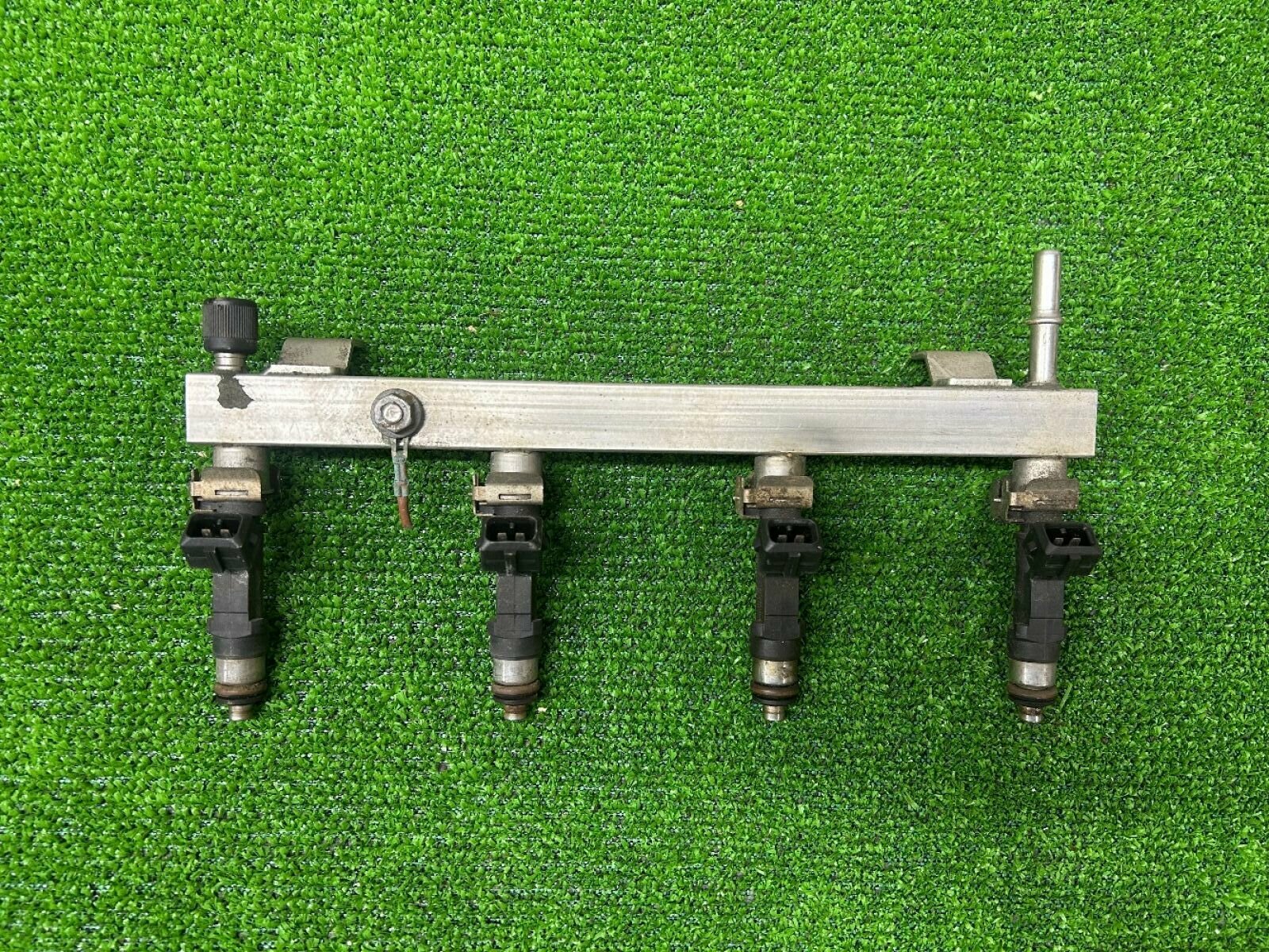 Топливная рейка с форсунками Opel Astra J A14XER