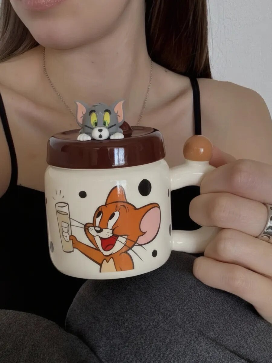 Кружка от бренда "Тепло в руках" - "Том и Джерри", с крышкой, керамика, коричневая, подарочная упаковка