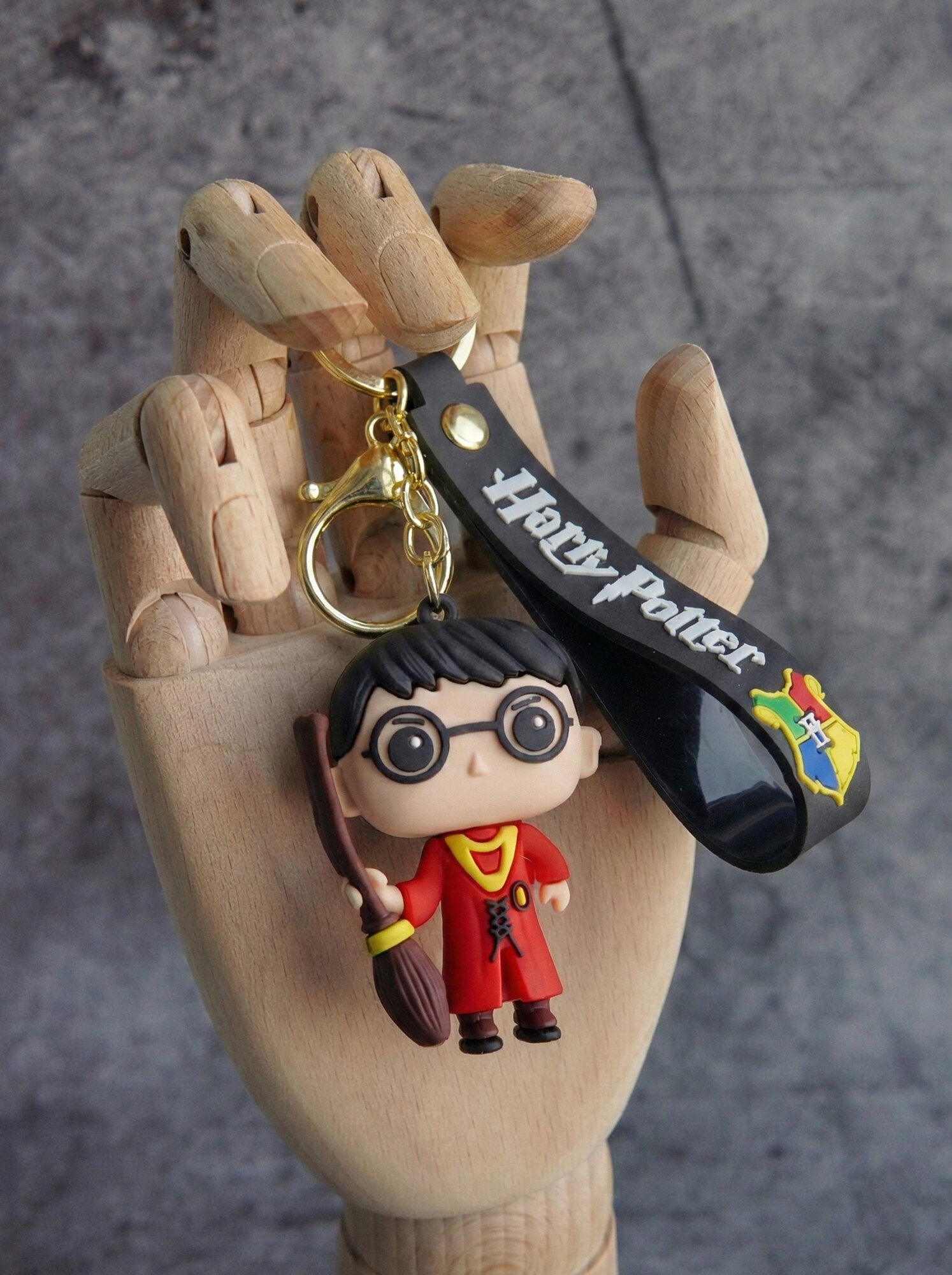 Брелок Гарри Поттер (Harry Potter) с метлой на рюкзак и ключи | Игрушка фигурка Хогвартс (Hogwarts) Квиддич