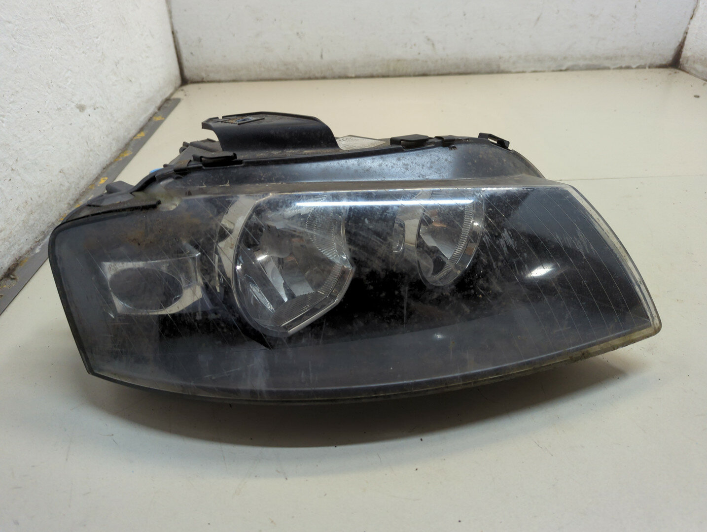 Фара (передняя) правая Audi A3 (8P) Б/У