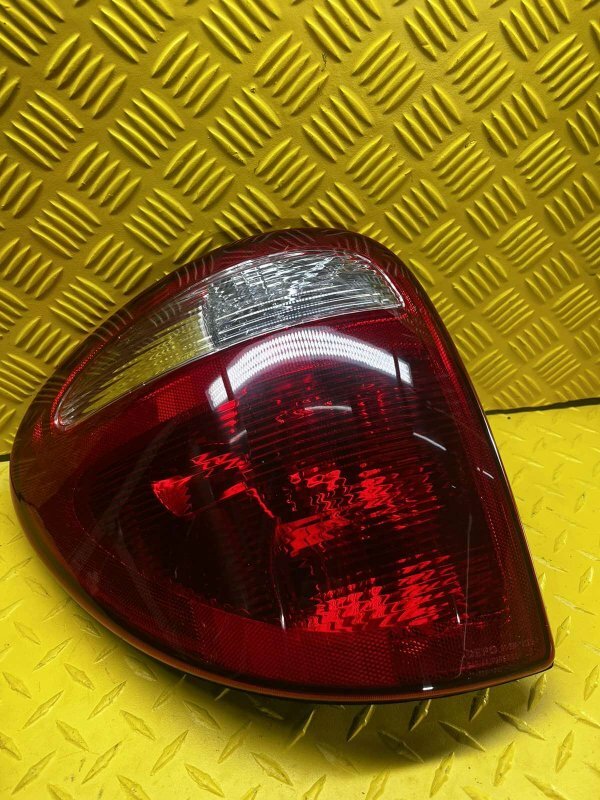 Фонарь задний левый Dodge Caravan IV (2000-2007) 2003